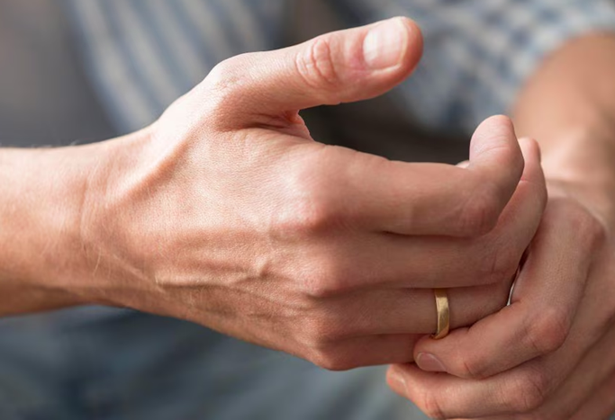 Knuckle Cracking: Repeated cracking weakens the bones of the fingers ...